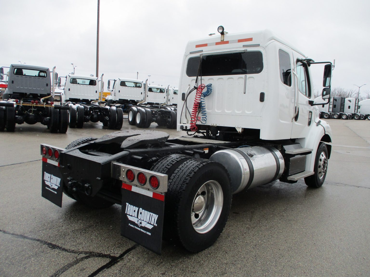 2013 FREIGHTLINER M2112 - Truck Country
