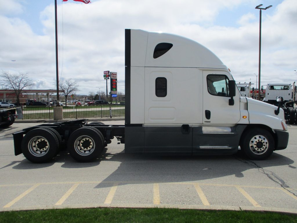 2019 FREIGHTLINER EVO - Truck Country
