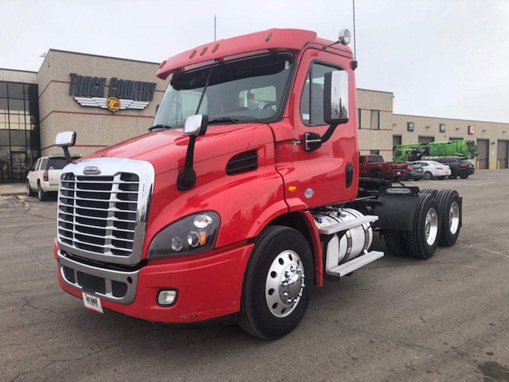 2017 FREIGHTLINER CA113 - Truck Country