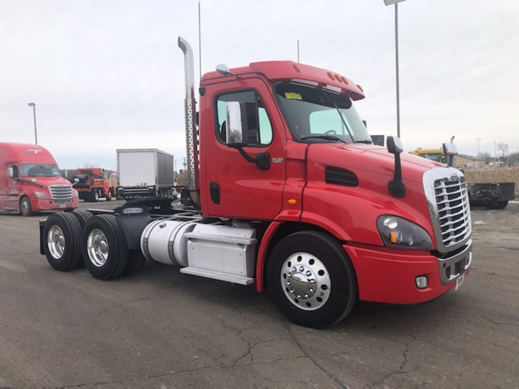 2017 FREIGHTLINER CA113 - Truck Country