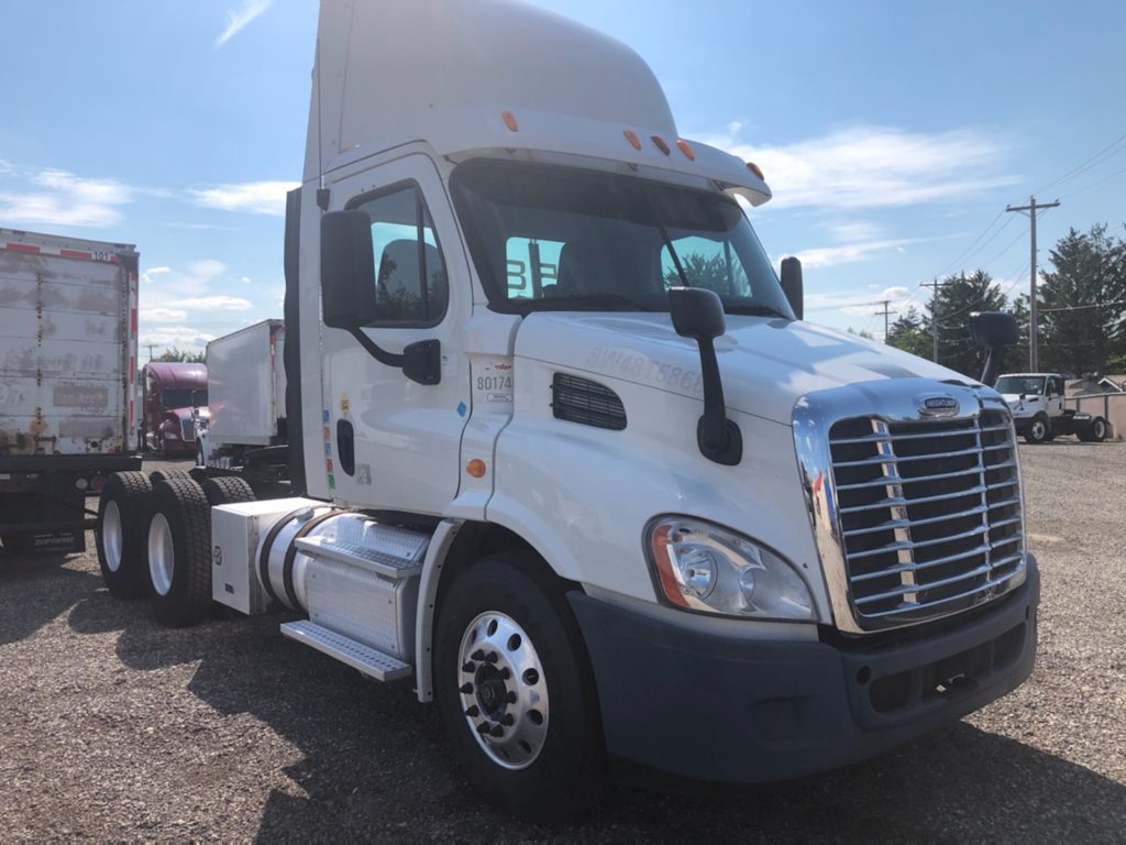 2014 FREIGHTLINER CA113 - Truck Country