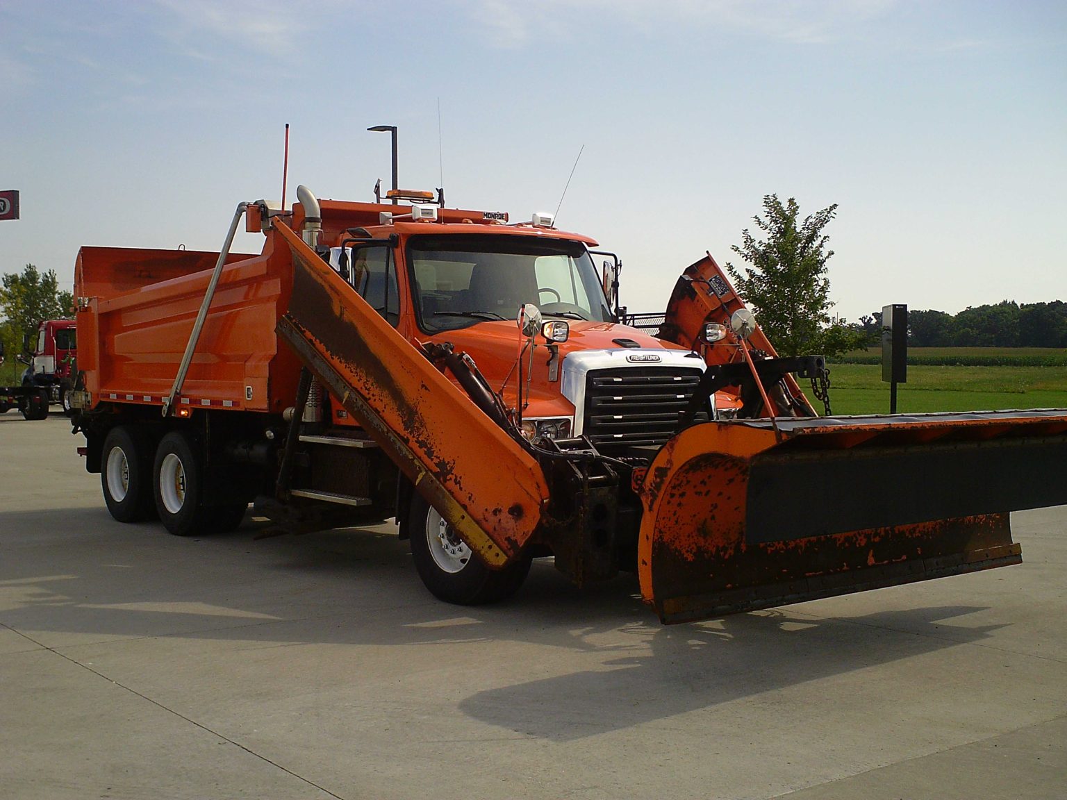 2013 Freightliner 114SD - Truck Country