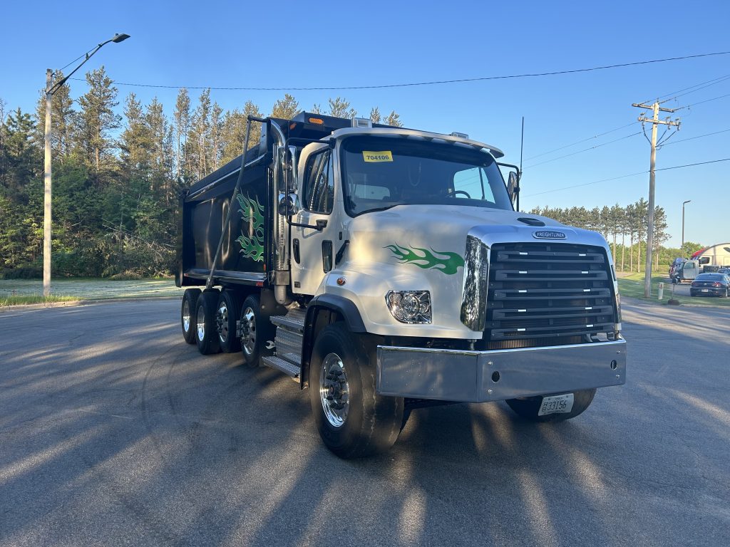 2021 Freightliner 114SD - Truck Country