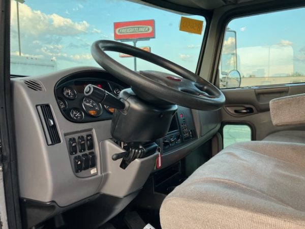 2019 Peterbilt 337 - Truck Country