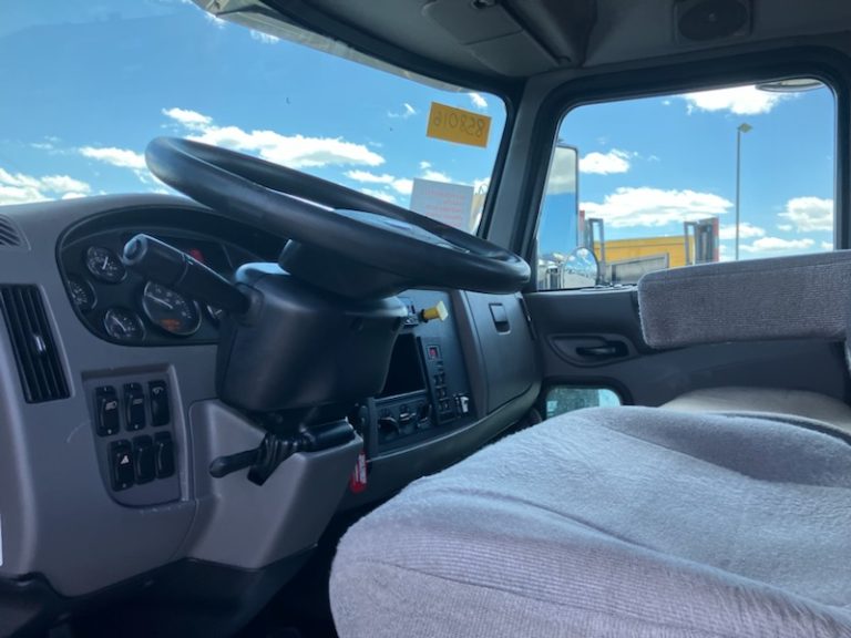 2019 Peterbilt 337 - Truck Country