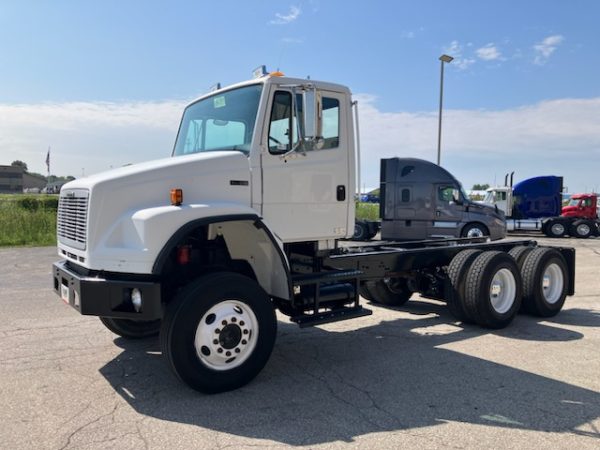 2002 Freightliner FL80 - Truck Country