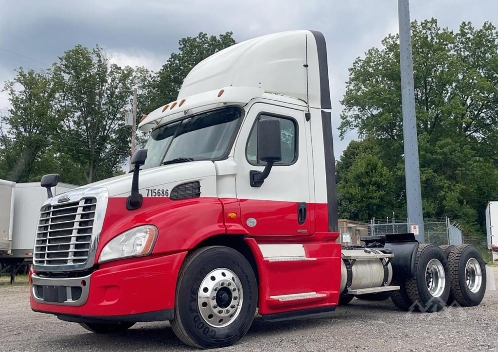 2017 Freightliner CA113 - Truck Country