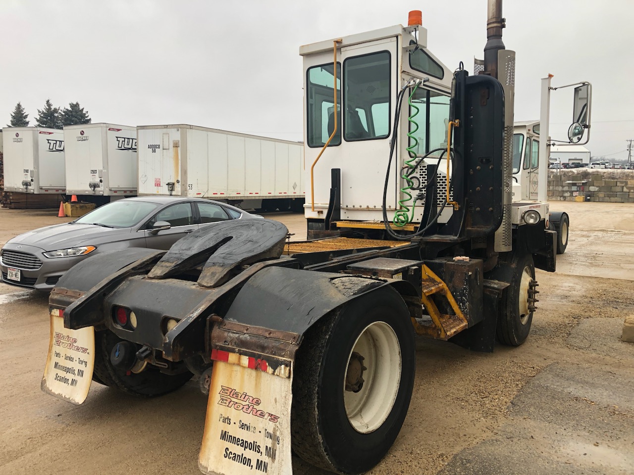 2015 Capacity TJ4000 - Truck Country