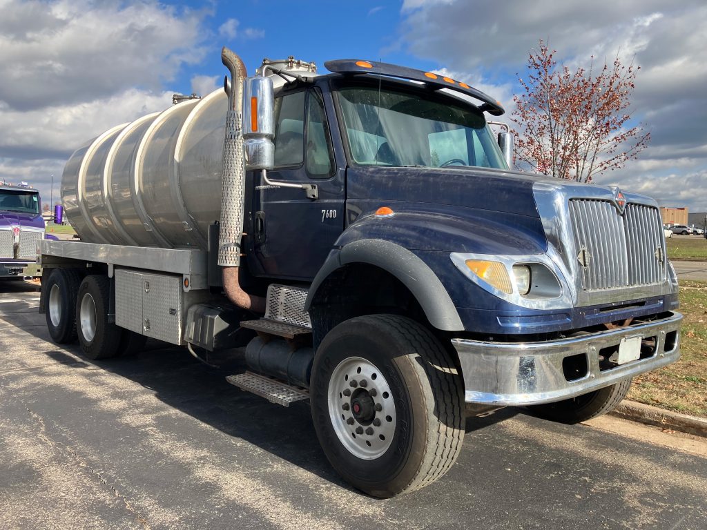 2003 International 7600 - Truck Country