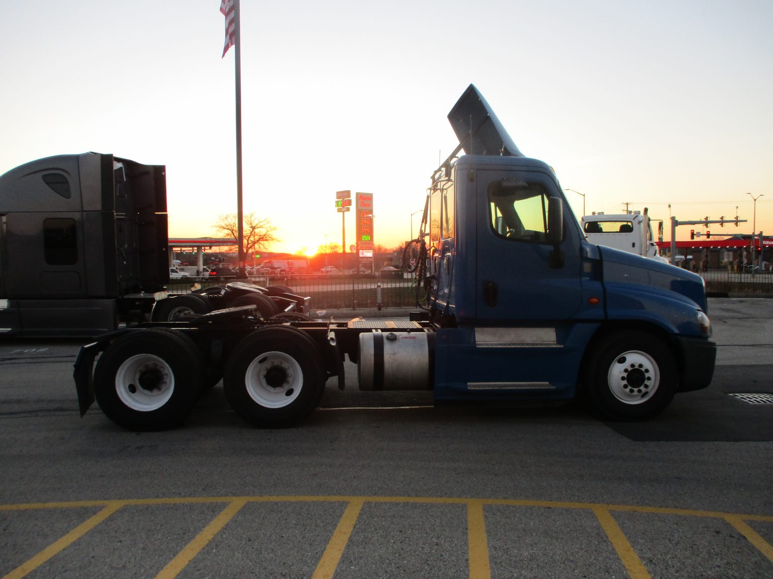 2016 Freightliner CA125 - Truck Country