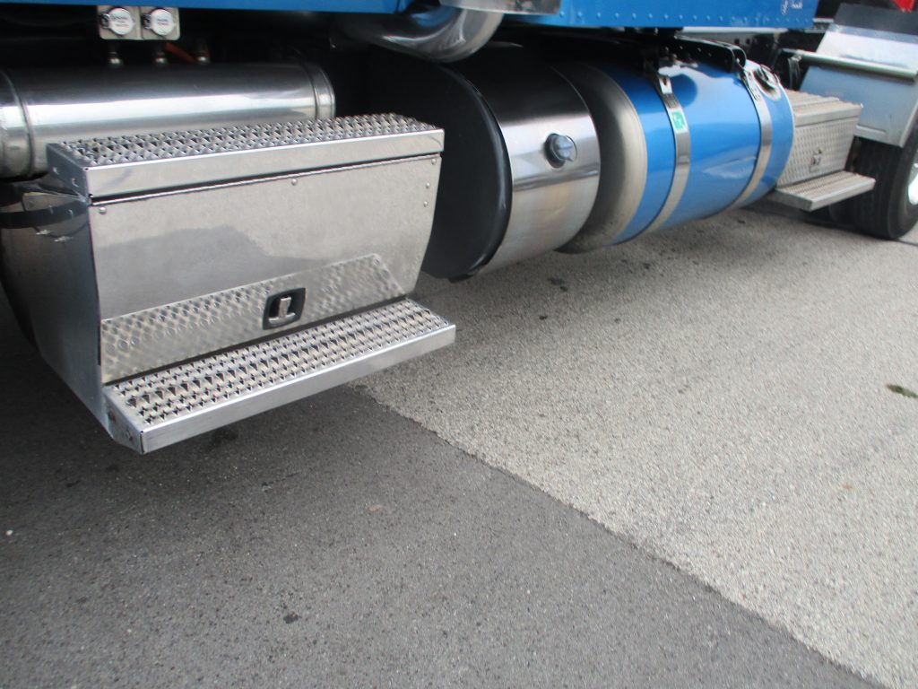 2019 Peterbilt 567 - Truck Country