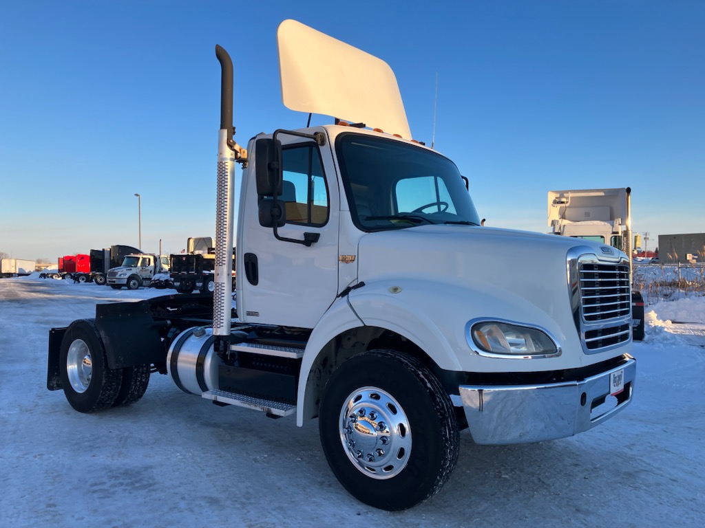 2012 Freightliner M2112 - Truck Country