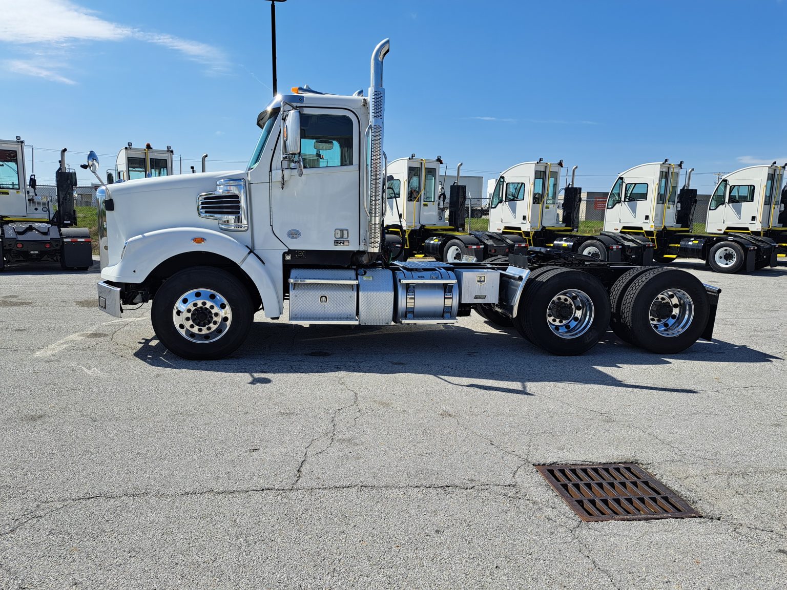 2018 Freightliner 122SD - Truck Country