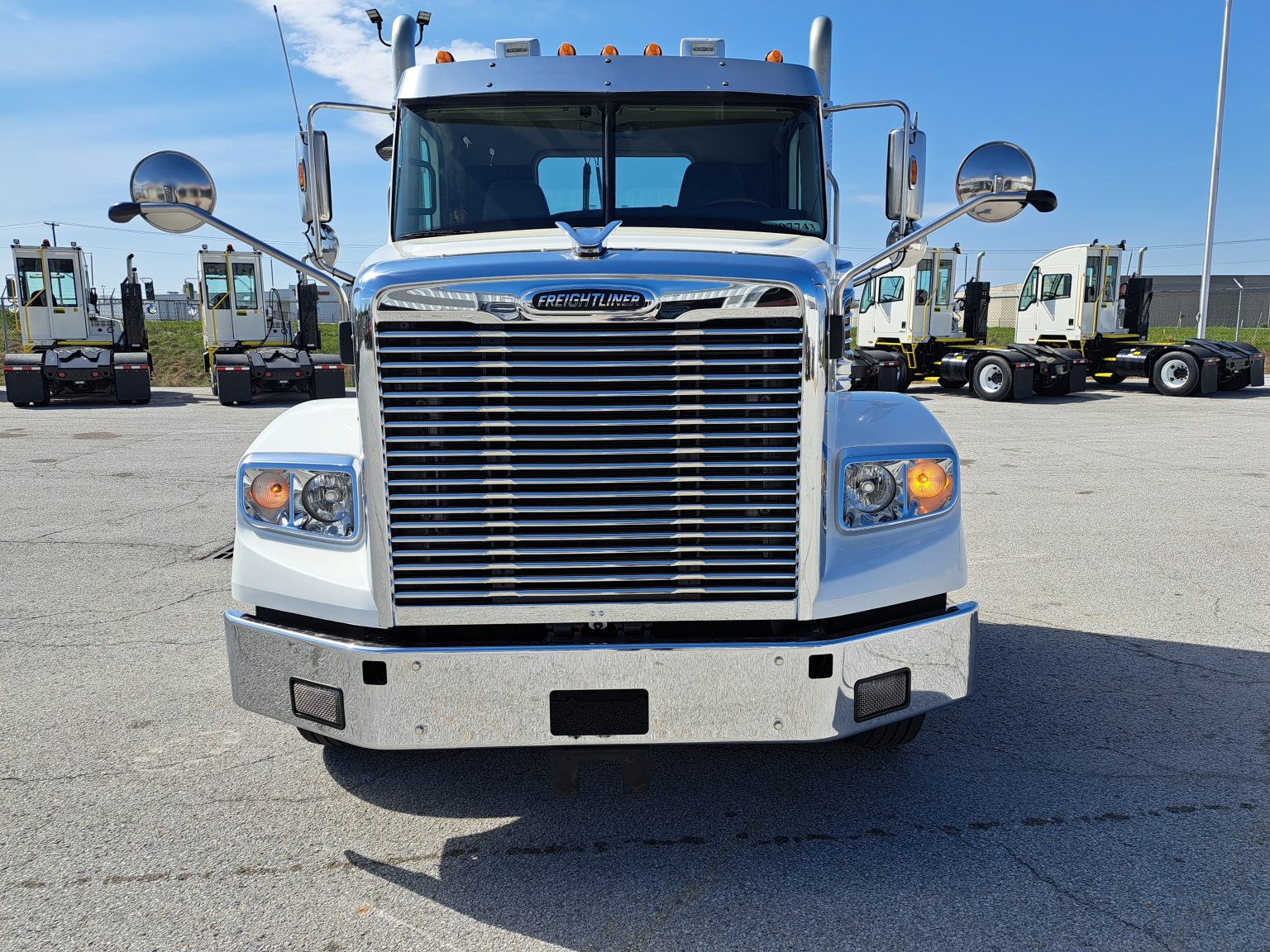 2018 Freightliner 122SD - Truck Country