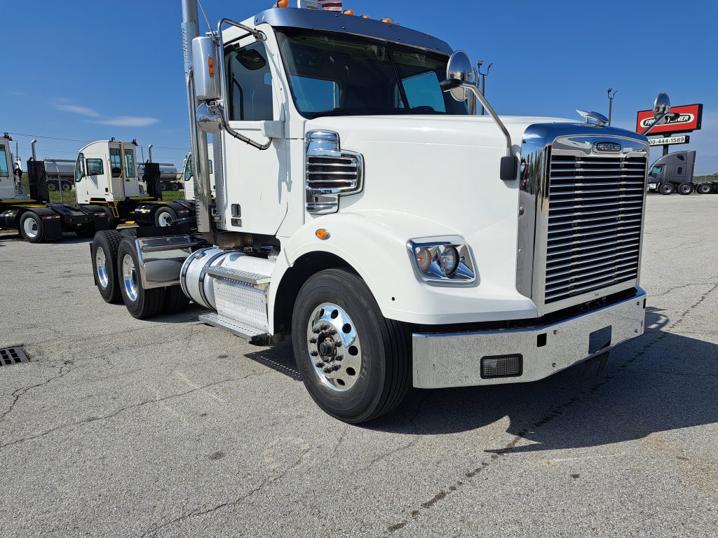 2018 Freightliner 122SD - Truck Country