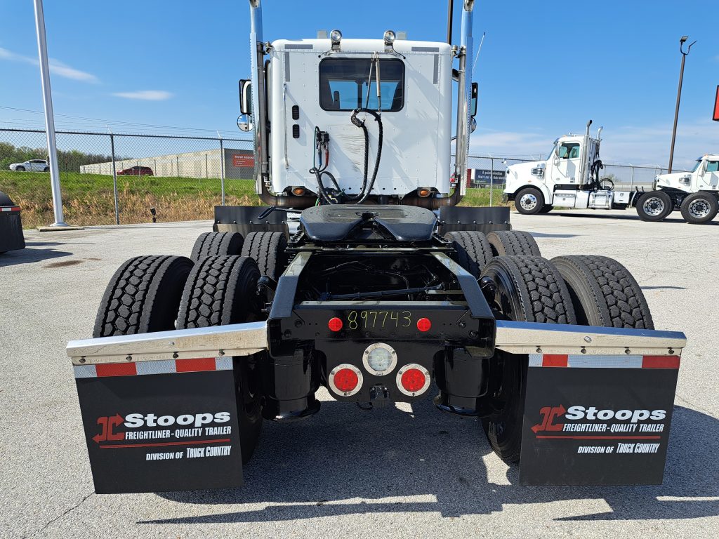 2018 Freightliner 122SD - Truck Country