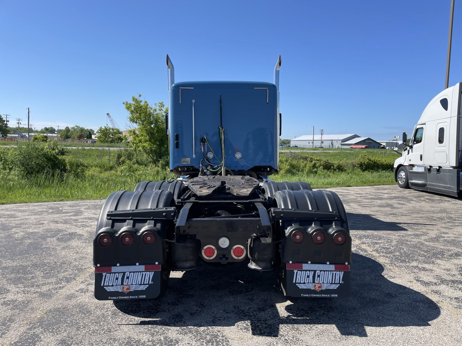 2020 Freightliner 122SD - Truck Country