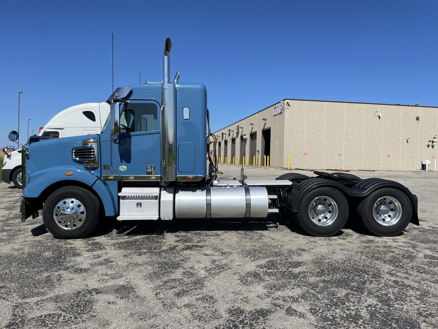 2020 Freightliner 122SD - Truck Country