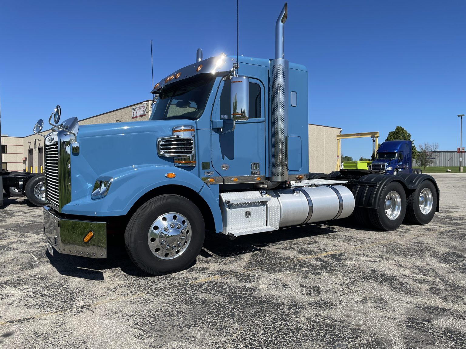 2020 Freightliner 122SD - Truck Country