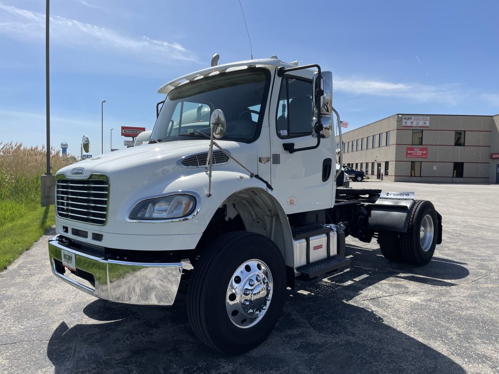 2015 Freightliner M2 106 - Truck Country