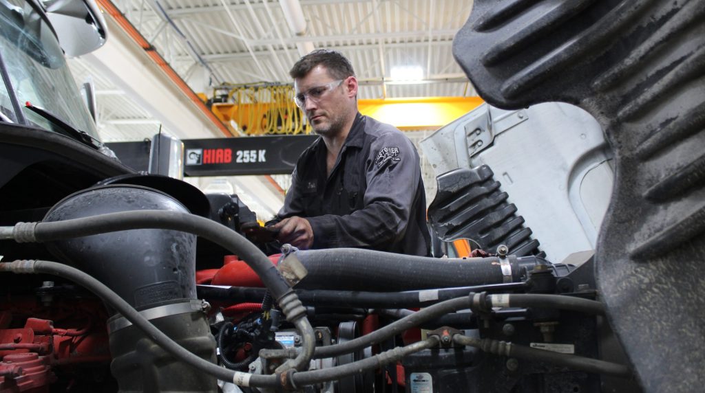How to Become a Diesel Technician - Truck Country