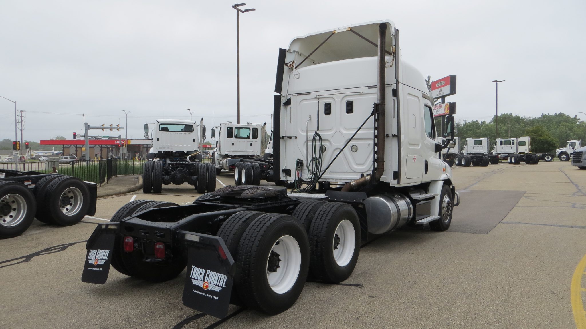 2016 Freightliner CA113 - Truck Country