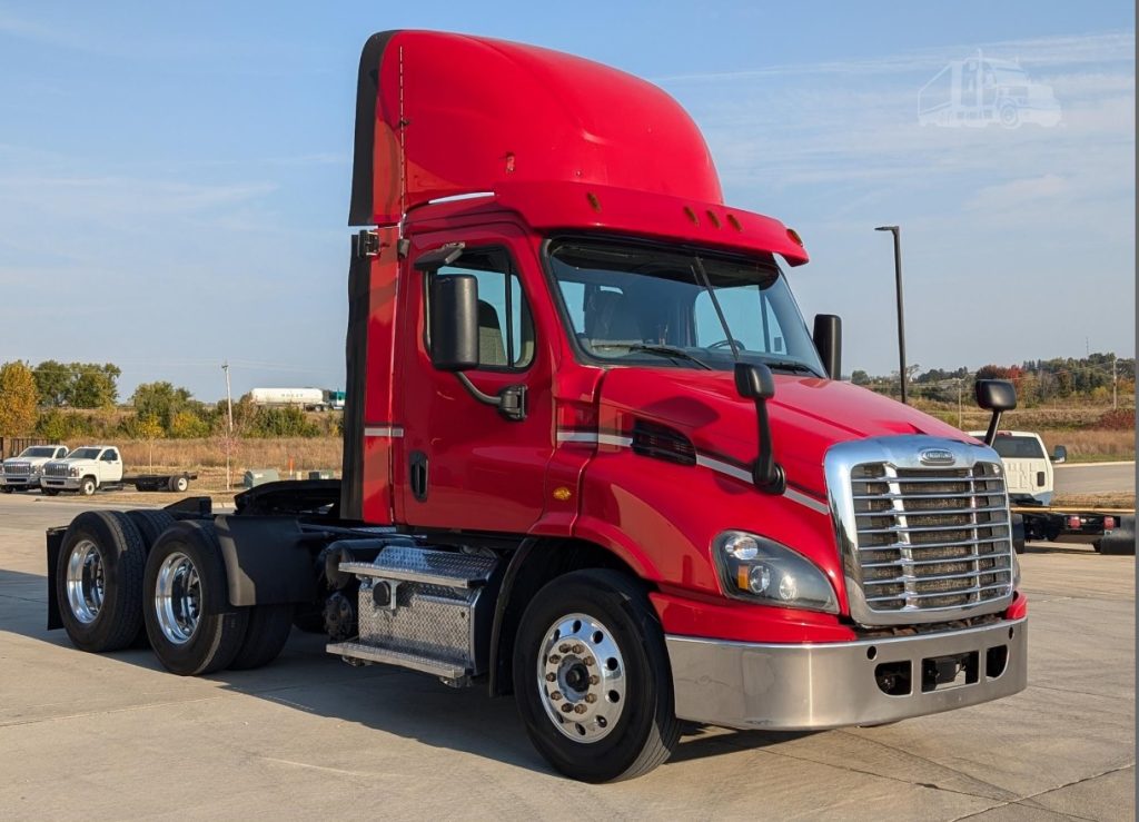 2017 Freightliner CA113 - Truck Country