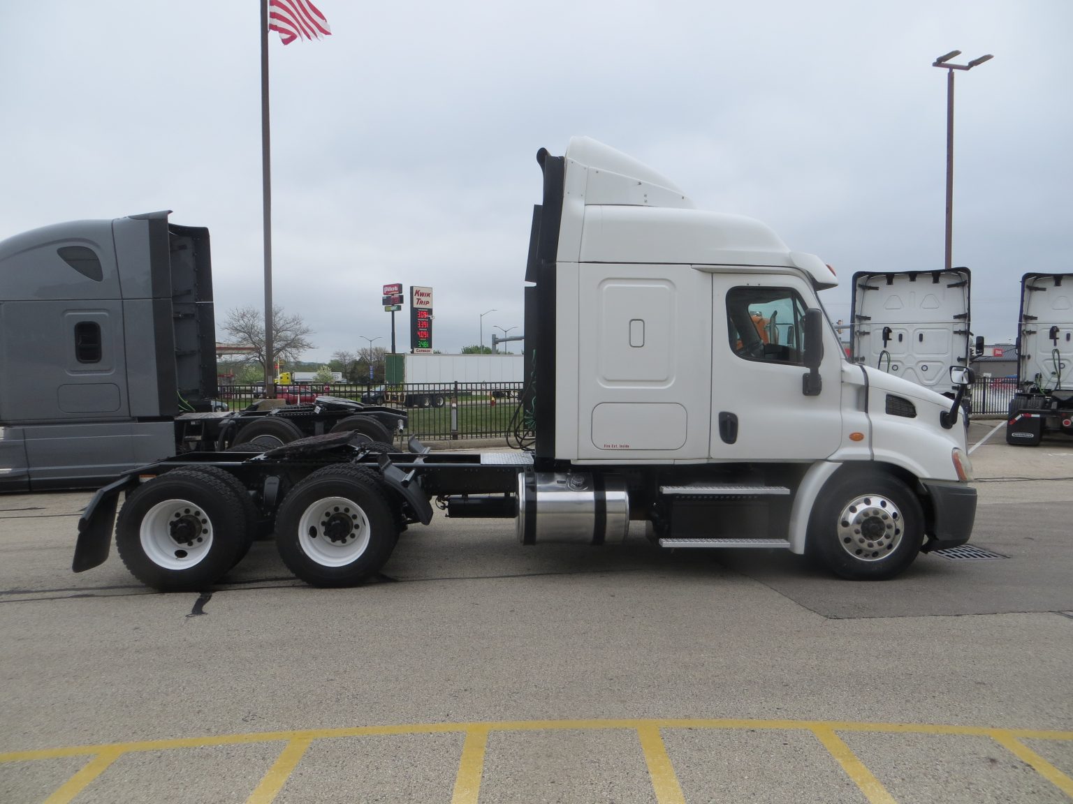 2017 Freightliner CA113 - Truck Country
