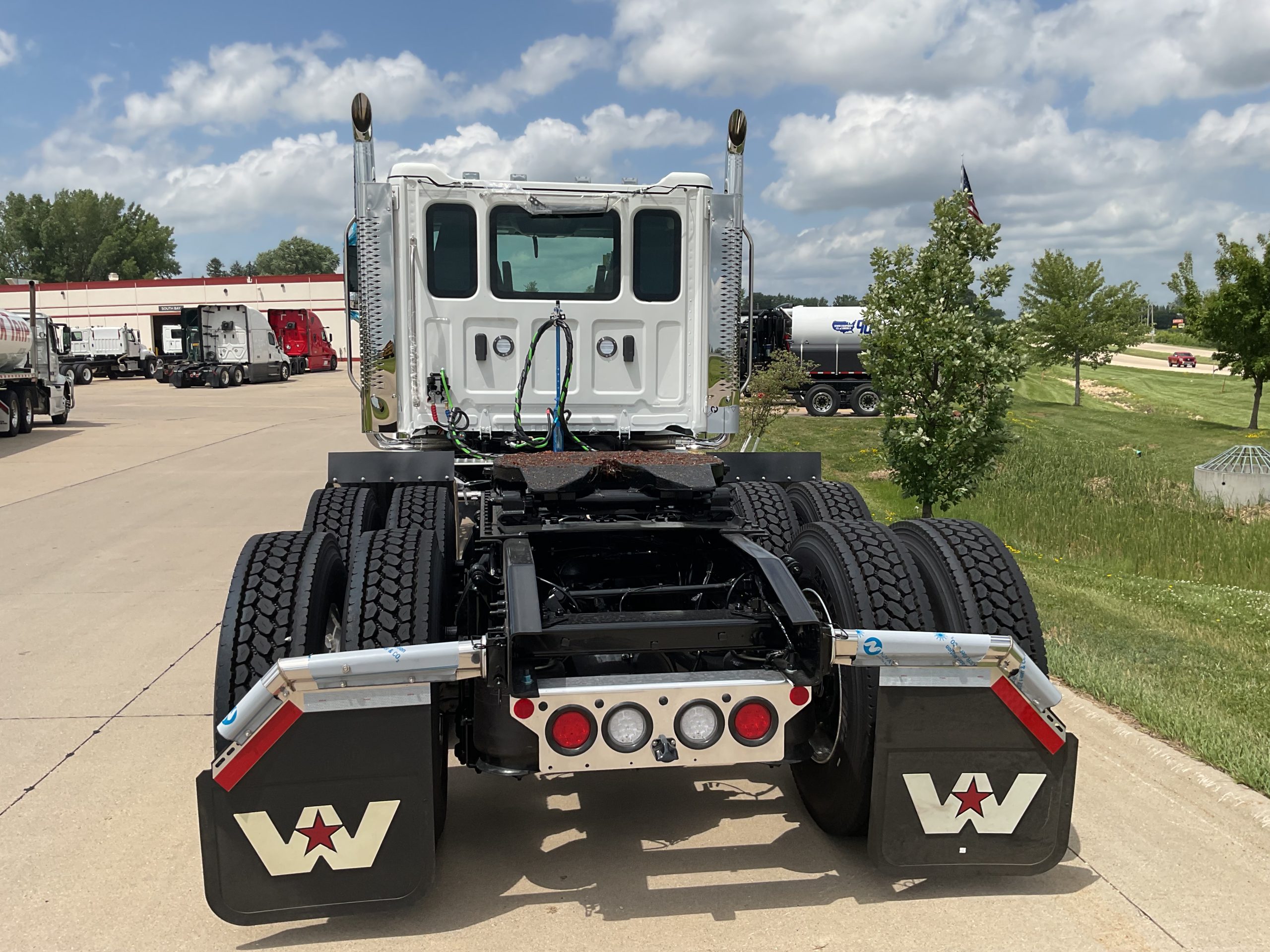 Semi-Truck Inventory | Truck Country - Stoops Freightliner-Western Star