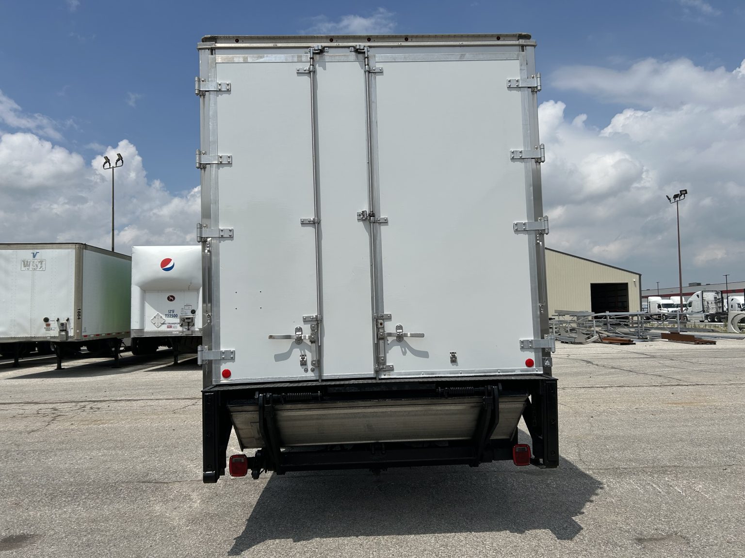 2019 Freightliner M2106 - Truck Country