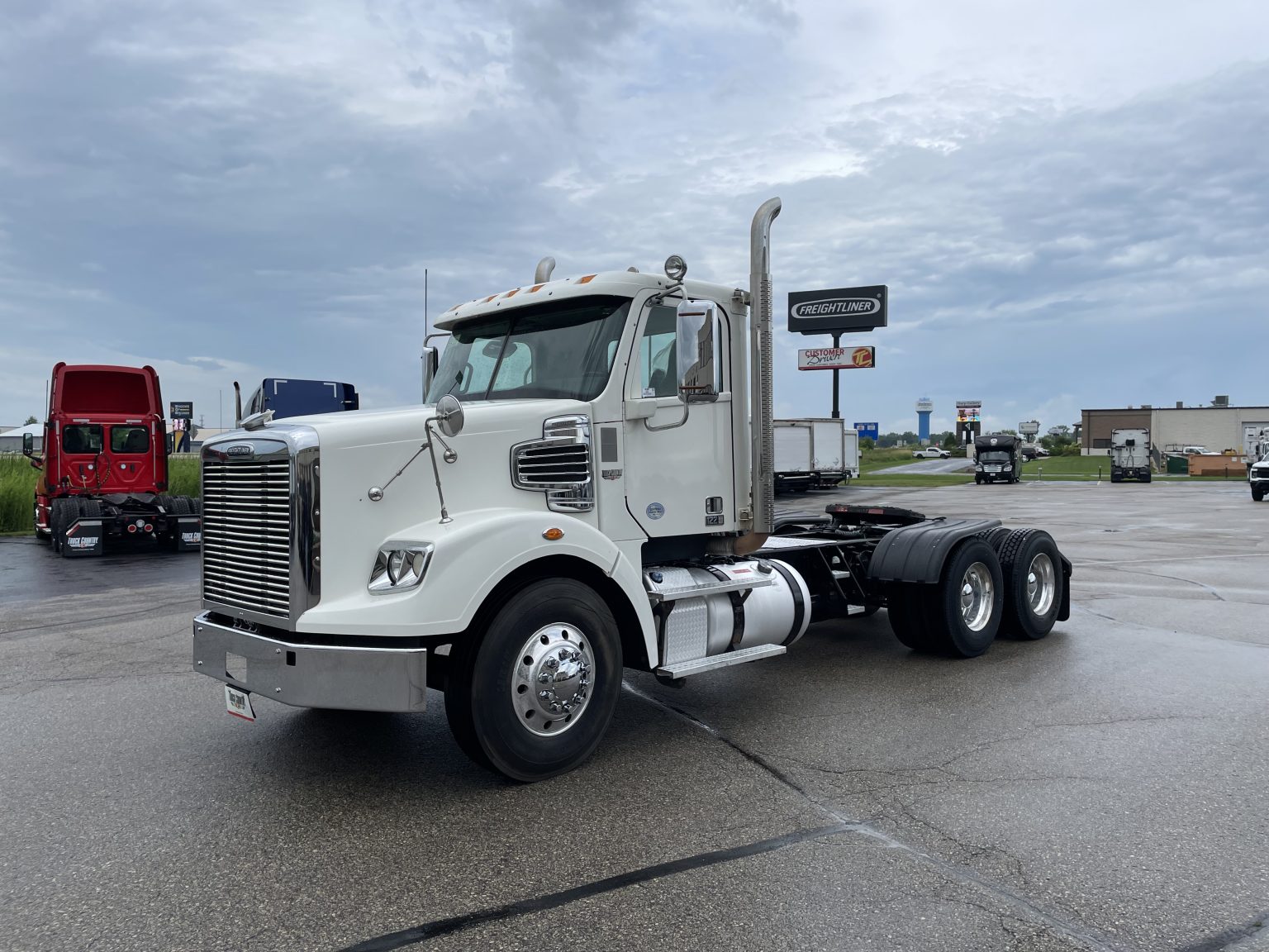 2018 Freightliner 122SD - Truck Country
