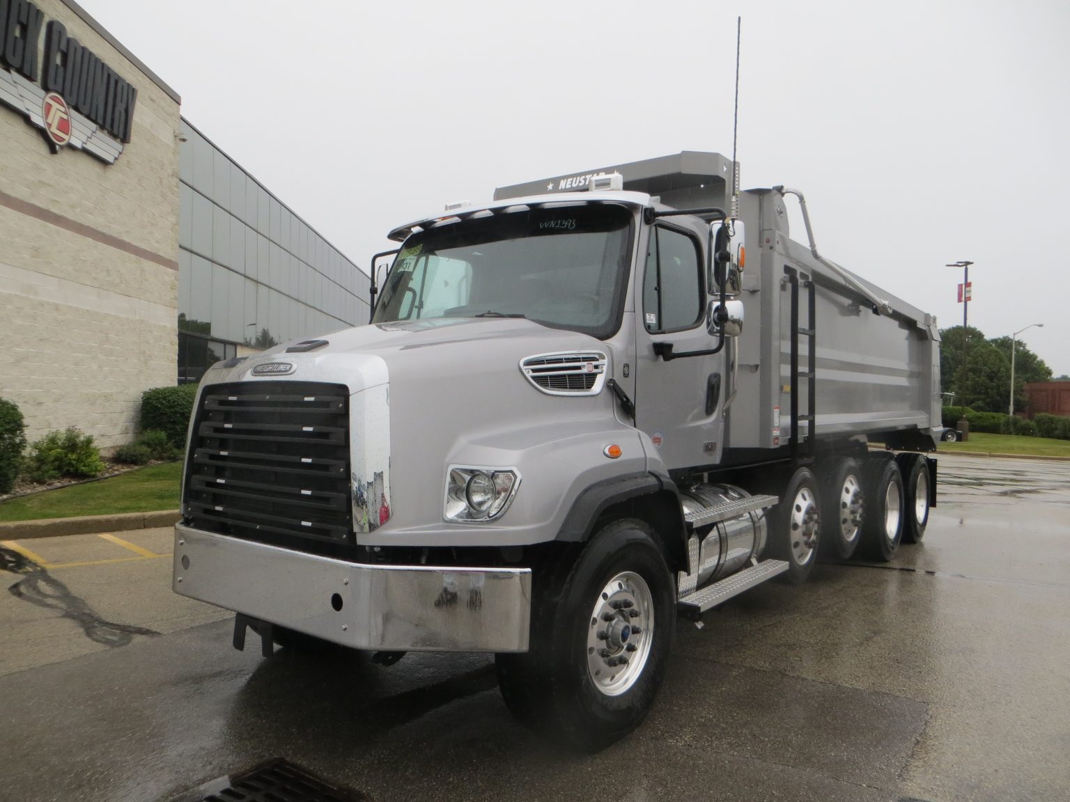 2026 Freightliner 114SD - Truck Country
