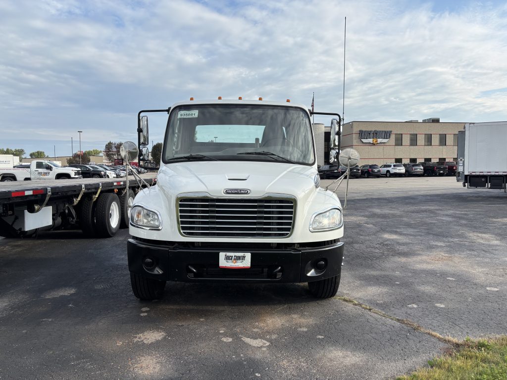 2019 Freightliner M2106 - Truck Country