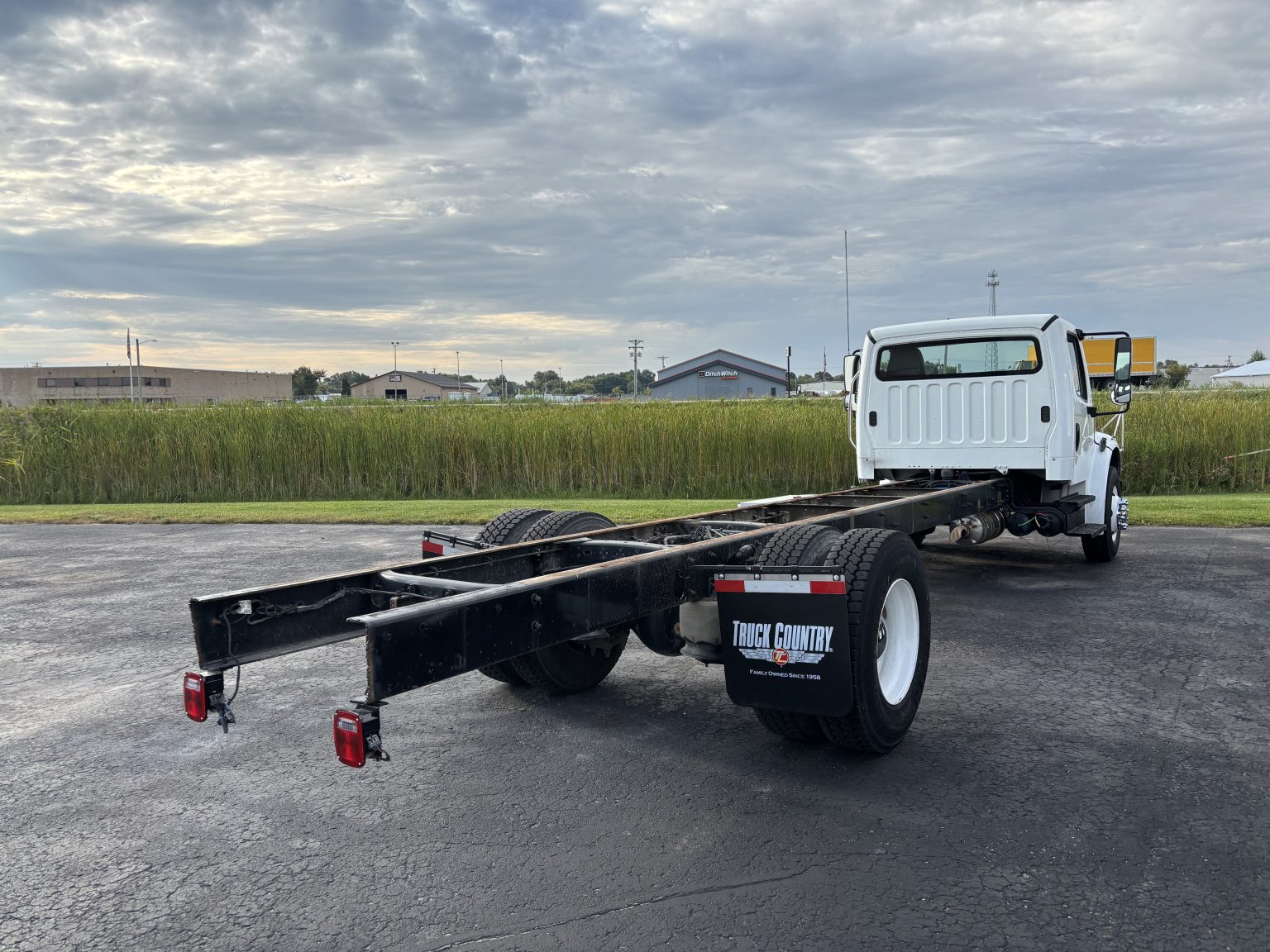 2019 Freightliner M2106 - Truck Country