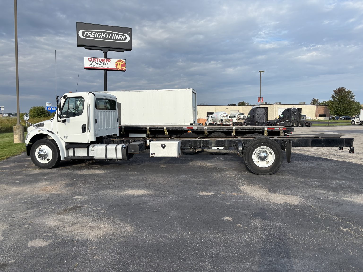 2019 Freightliner M2106 - Truck Country